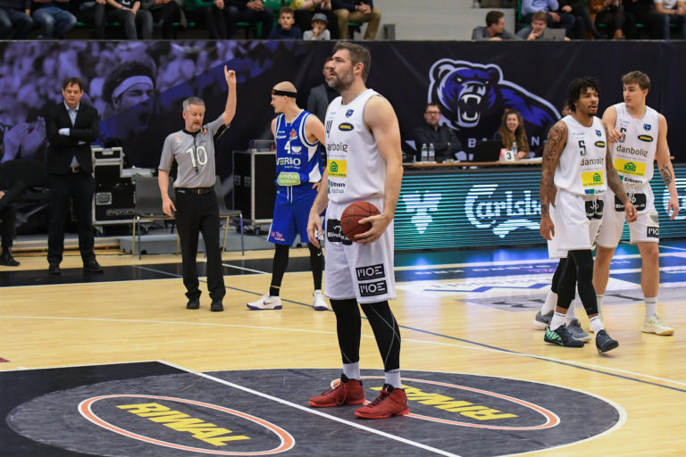 38-årige Chris Christoffersen napper en sæson mere - Fullcourt