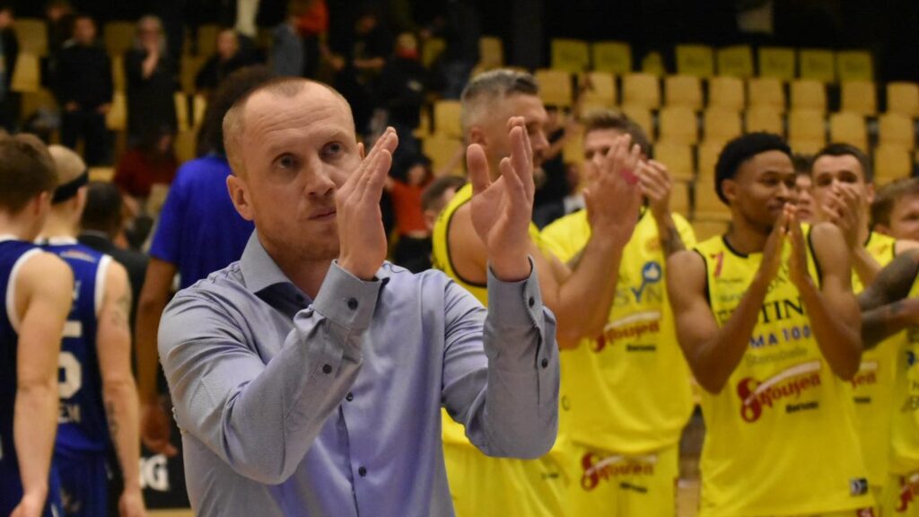 Siler Schneider endelig tildelt arbejdstilladelse – får debut mod ...