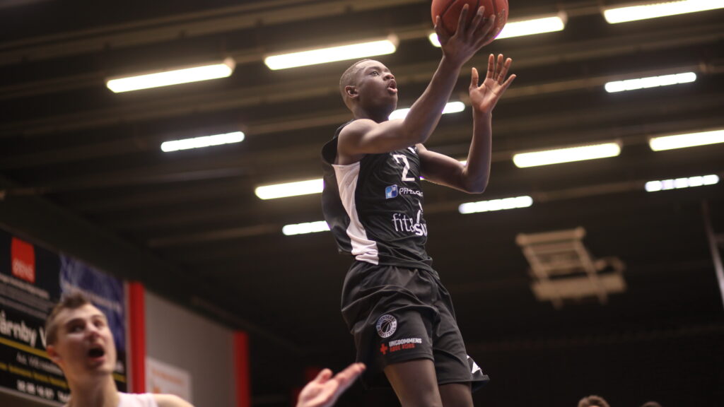 Sharif Barfi skriver kontrakt med fransk EuroLeague-hold - Fullcourt
