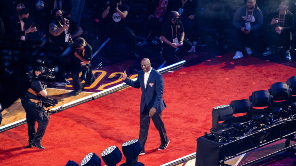 Michael Jordan i snak om at sælge ud af Hornets ejerskab - Fullcourt