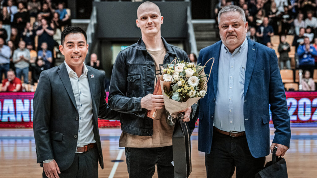 Chris Nielsen blev hyldet før årets pokalfinale - Fullcourt