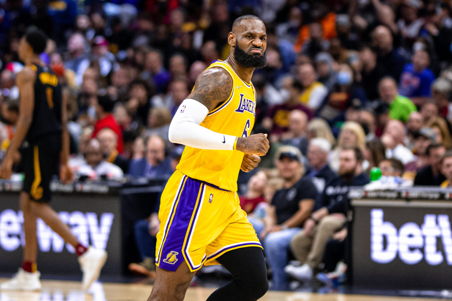 LeBron James stormer mod historisk rekord – så mange point mangler han ...