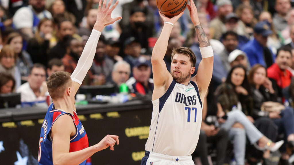 Luka Doncic og Jalen Brunson dominerer i vigtig kamp - Fullcourt