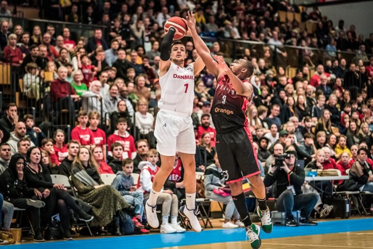 Det danske herrelandshold skifter hjemmebane - Fullcourt